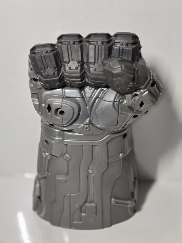 Hasbro Marvel Avengers End Game Thanos Infinity GAUNTLET Iron Man Used ...