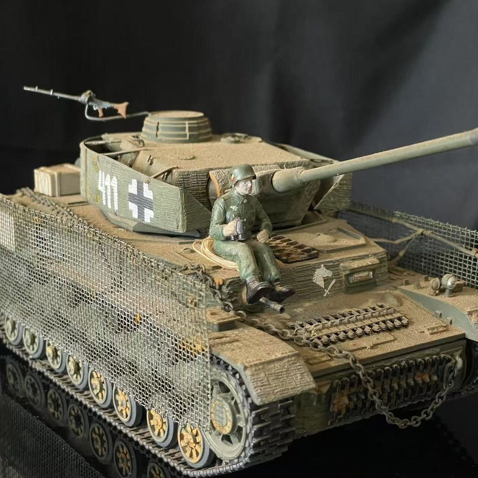 Built 1/24 Scale Panzer IV J Tank Model with Protective Side Skirts and ...