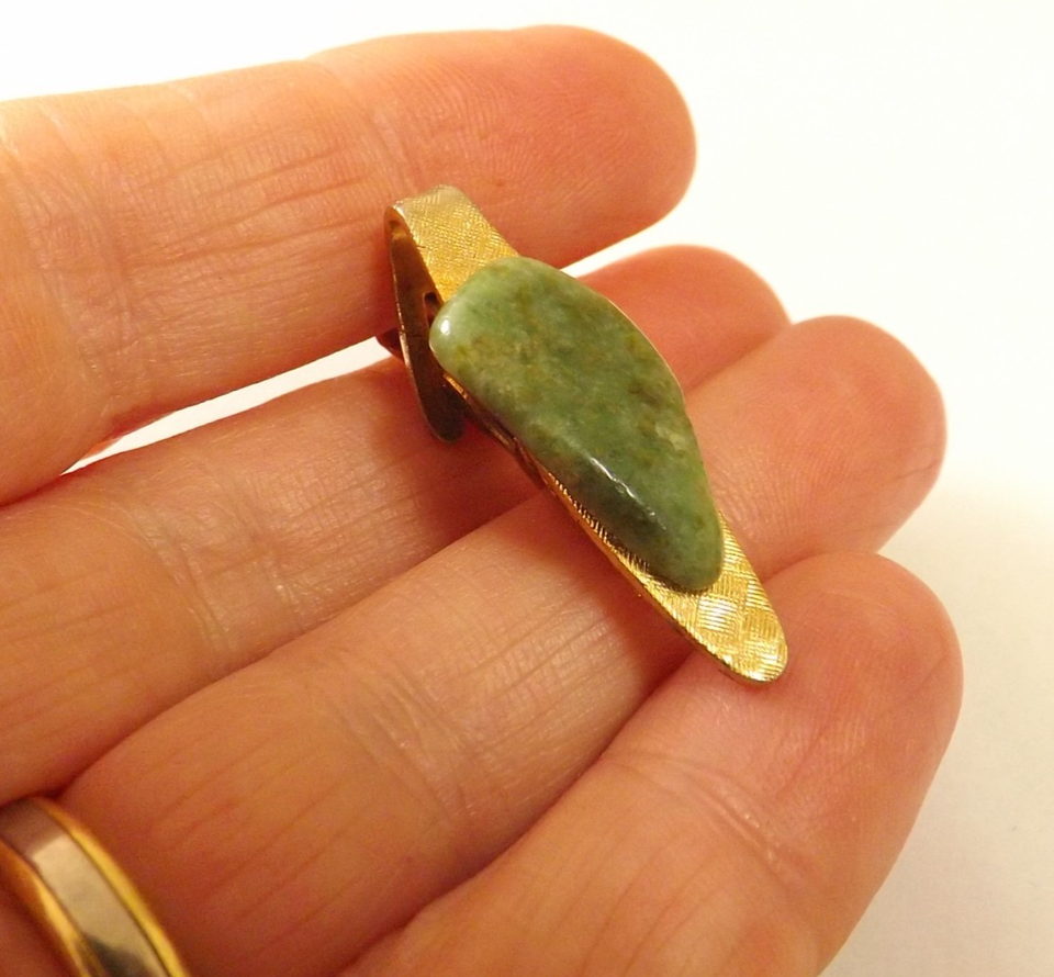 Vintage 1960s 1970s Tie Clip Pin Gold Tone with Green Gemstone FREE P&P ...