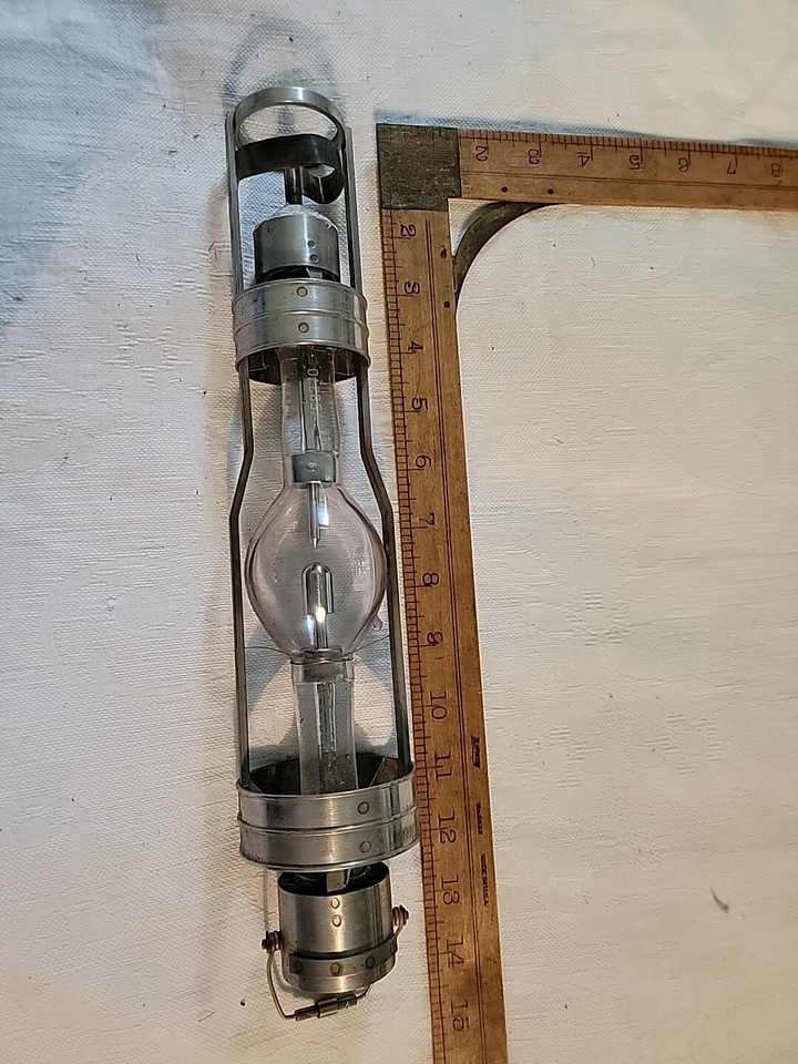 Search Light Bulbs For A Military VSS1 search Light | eBay