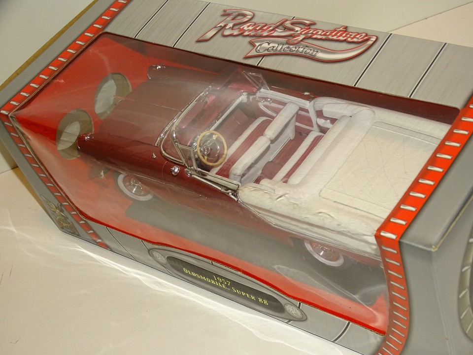 Road Signature 1957 Oldsmobile Super 88 1:18 wie neu in OVP | eBay.de