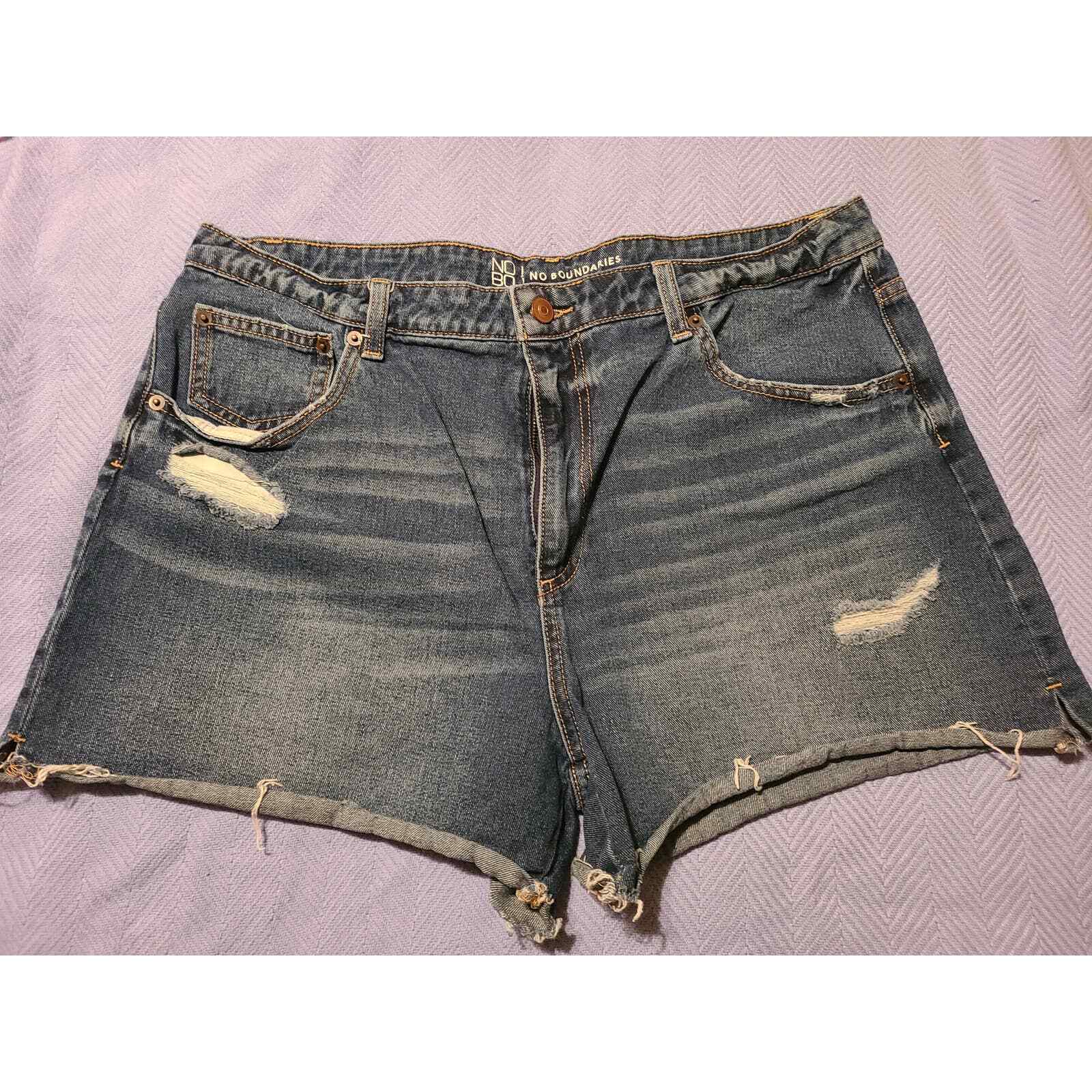 No Boundaries Cut-off Shorts Women's Size 17 Denim Distressed 100% ...