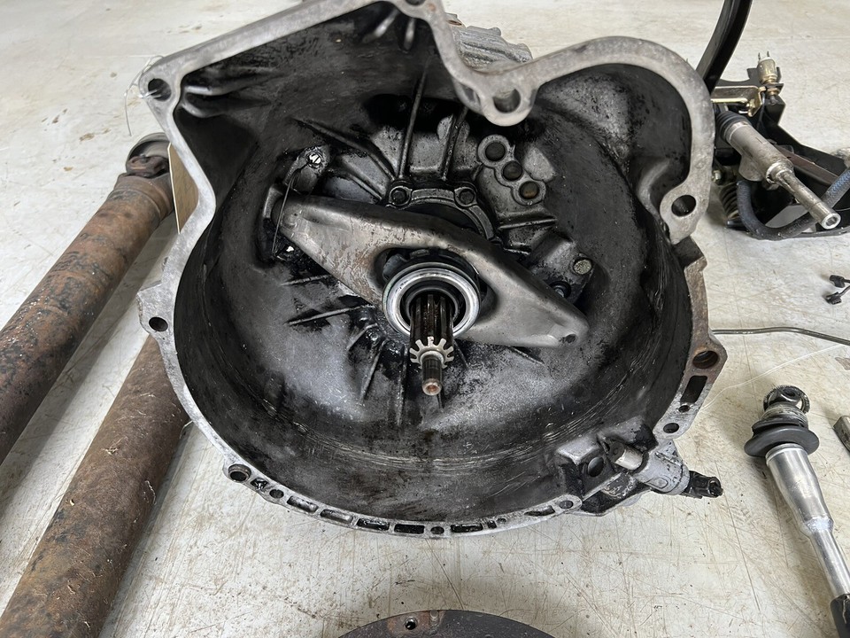 BMW E28 Full Manual Transmission Swap OEM Getrag 260/5 2600105091 533 ...