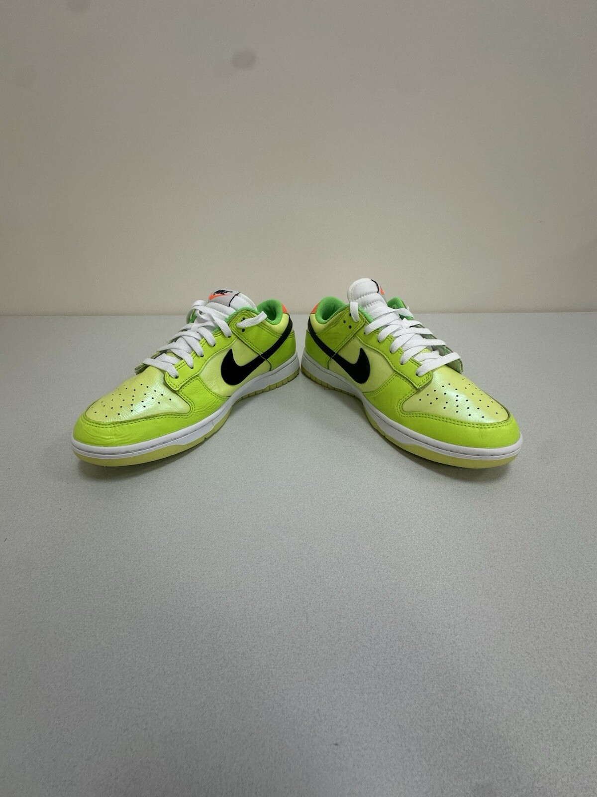 100% Authentic, Nike Dunk Low SE Splash Volt, Size 9.5 - Gem