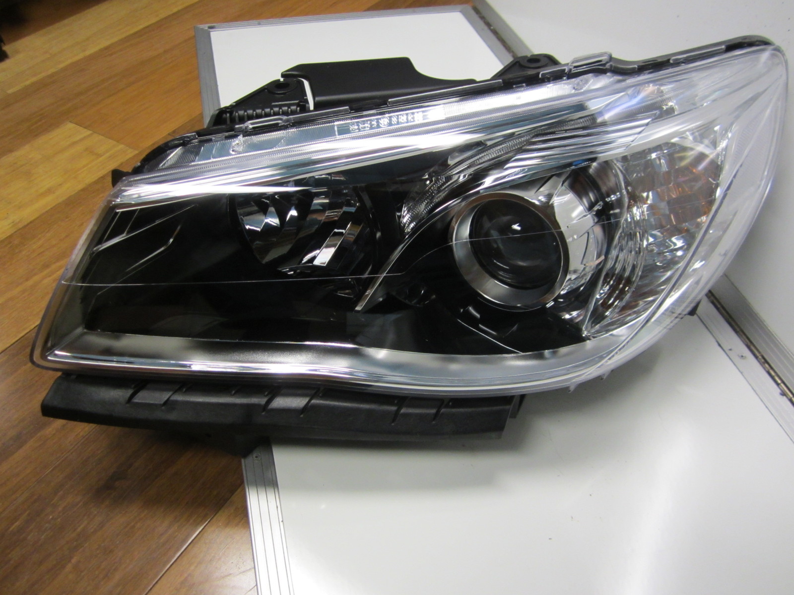 VF SS SV6 HEADLIGHTS pair NEW HOLDEN COMMODORE GENUINE HEADLIGHTS GM ...