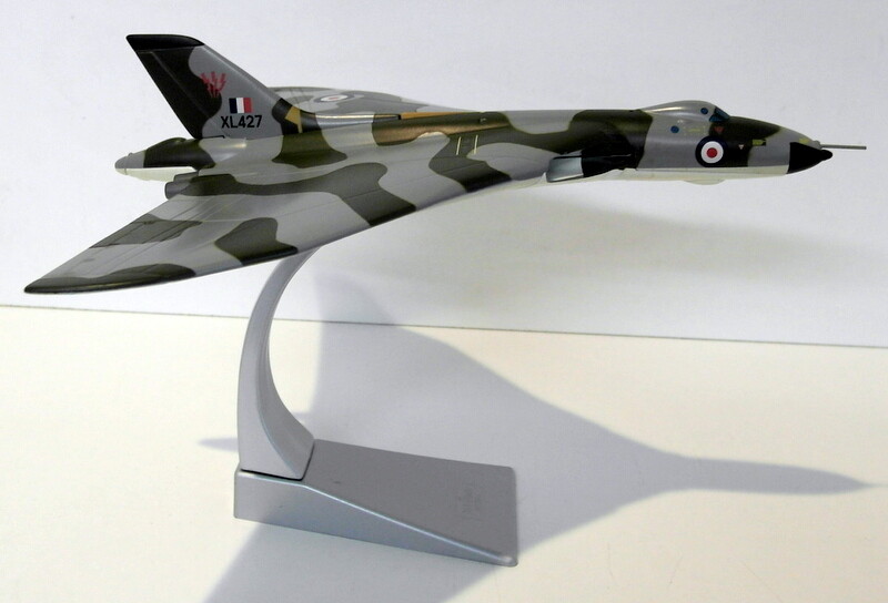 Corgi 1/144 Scale AA31207 Avro Vulcan XL427 617Sqn Scampton Lincs 1969 ...