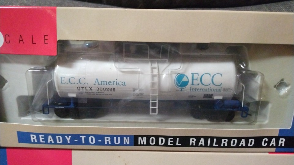 NEW WALTHERS HO 16,000 GALLON TANK CARS ( ECC INTERNATIONAL ) ALL 3 ...