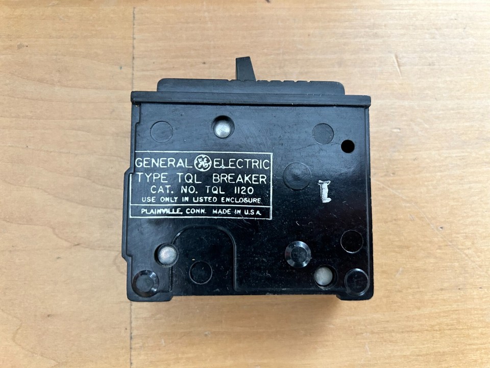 LOT OF 39 GENERAL ELECTRIC TQL1120 20 AMP CIRCUIT BREAKERS B233 TQL ...