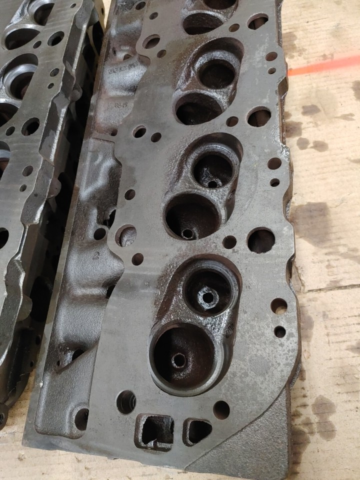 1966 Big Block Chevy BBC 396 427 Oval Port Heads 3872702 702. L-17-5. L ...