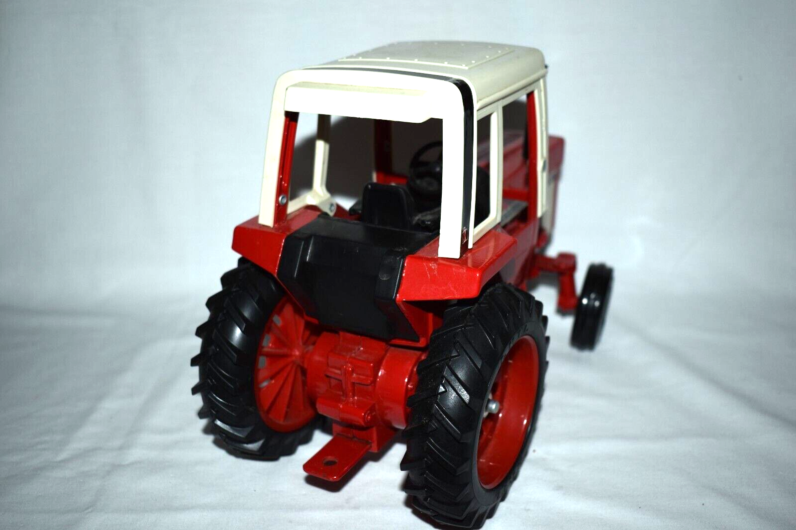 Ertl 1:16 International 1586 Tractor W/Cab | eBay