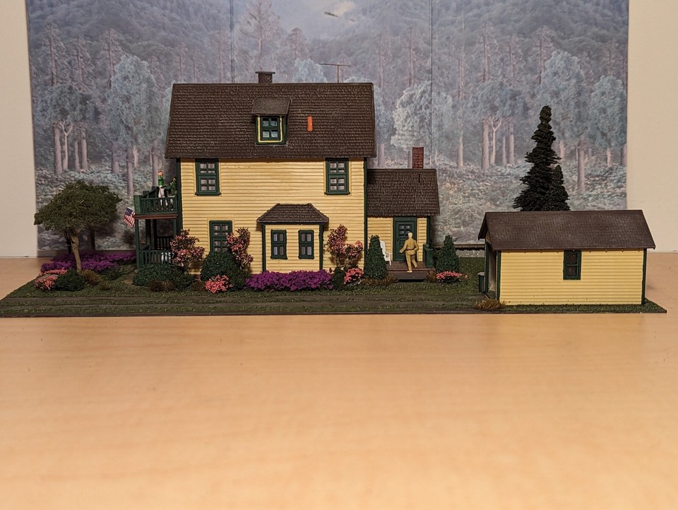 Built & Ready HO 1/87 scale Hobby Homes 89 N. 8th Ave | eBay