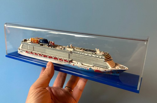 1:1250 scale NORWEGIAN BREAKAWAY cruise ship Model ocean liner by ...