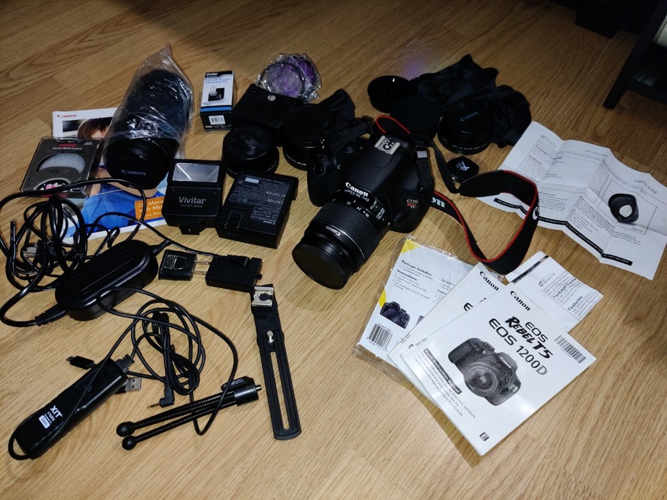 Canon DS126491 DSLR Camera set, multiple lenses and accessories + carry ...
