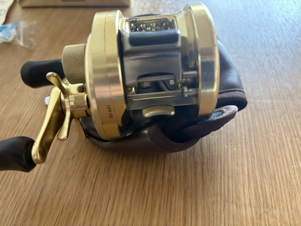 Shimano : Calcutta Conquest 201, Round Bait Reel, Left hand, High ...