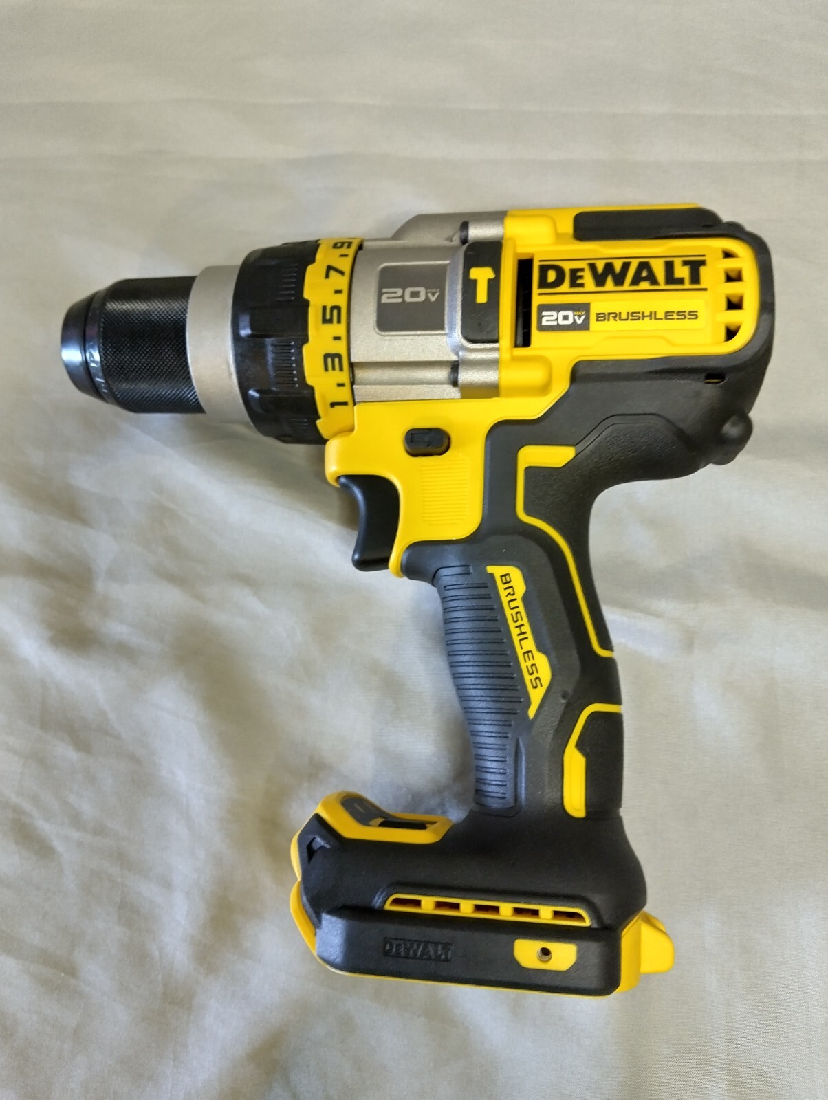 DEWALT DCD999 20V MAX 1/2 in. Hammer Drill/Driver FLEXVOLT ADVANTAGE ...