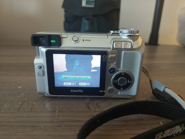 Fujifilm Finepix E Series E510 5.2MP Digital Camera - Silver for sale ...