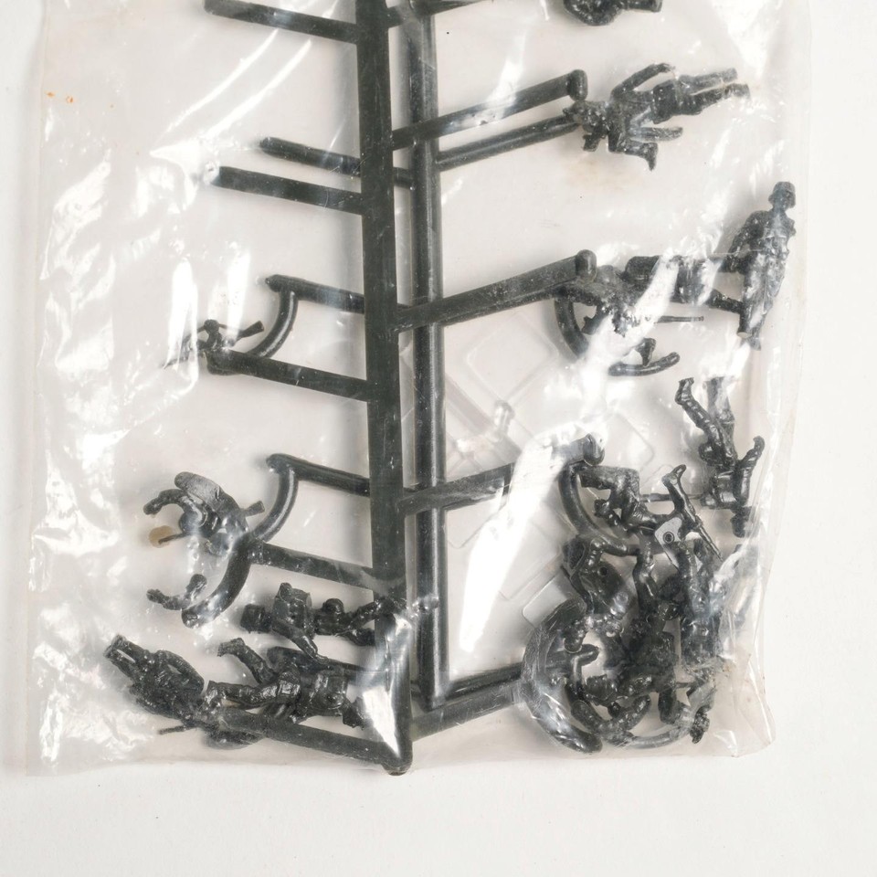 ROCO Minitanks HO 1/87 Scale EDW Parade Soldiers Military Figures Z-263 ...