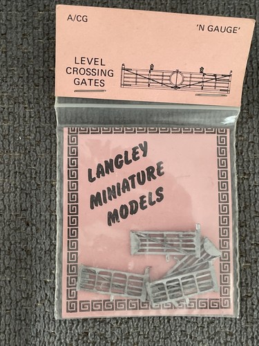 N Scale Langley Miniatures Models Level Crossing Gates | eBay