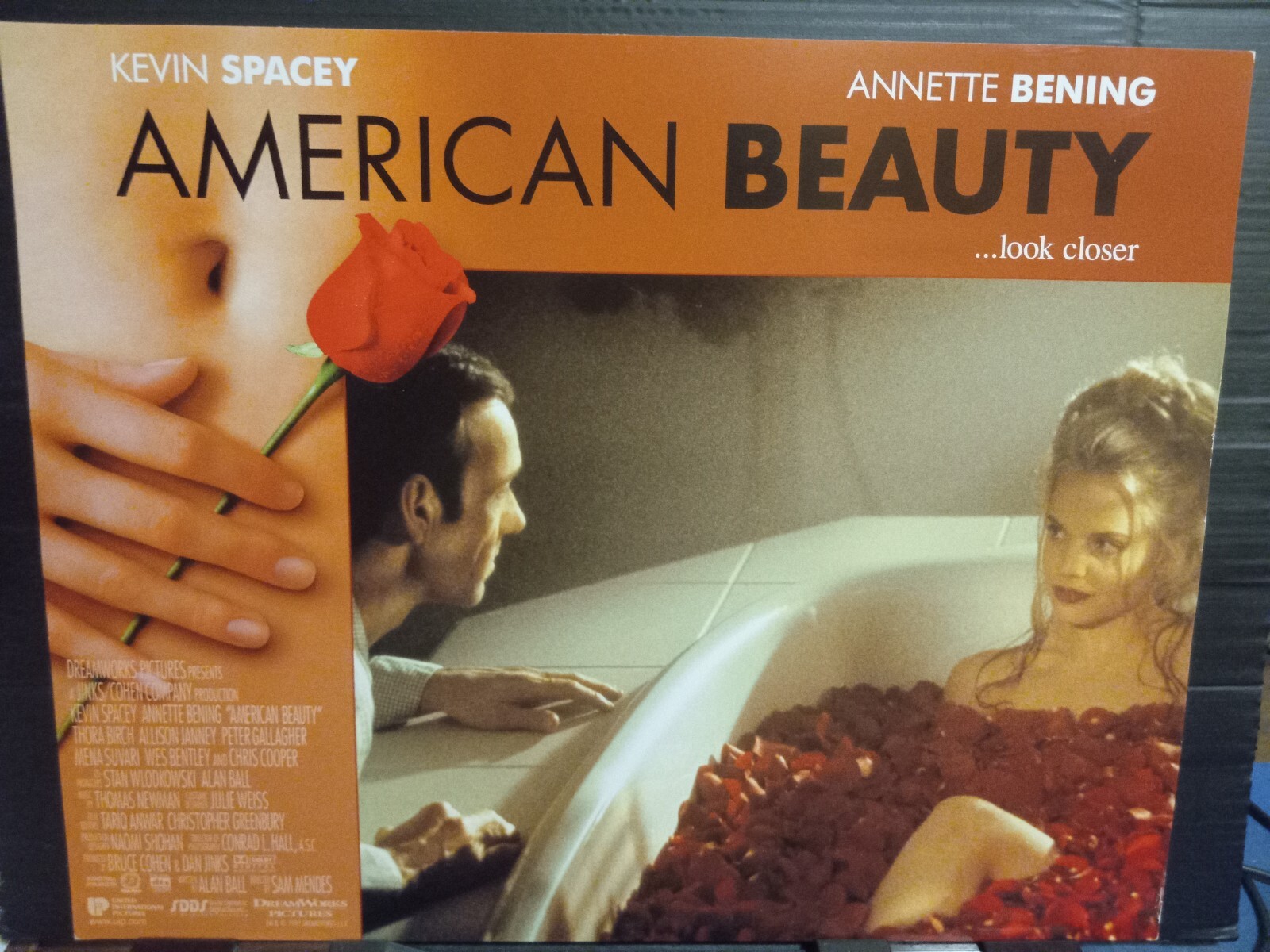 Lobby Card 1999 AMERICAN BEAUTY Mena Suvari bathtub roses classic Best ...
