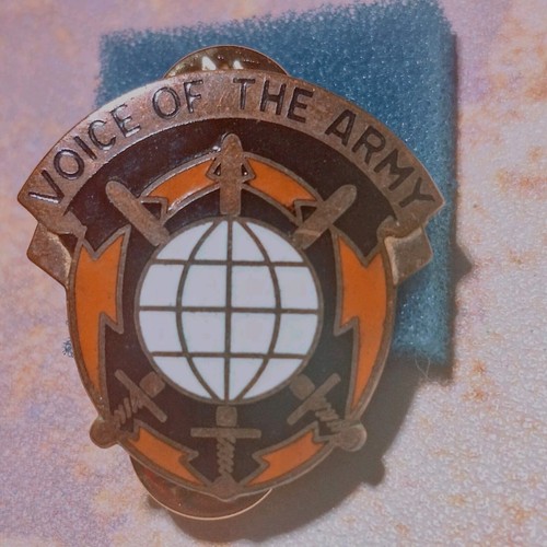 U.S. MILITARY 9TH SIGNAL COMMAND VOICE OF THE ARMY INSIGNIA PIN | eBay