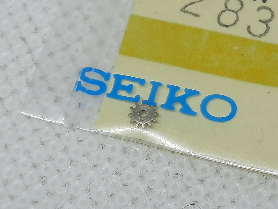Genuine NOS Seiko 283620 Winding Pinion for Seiko 6220M Skyliner 17J | eBay