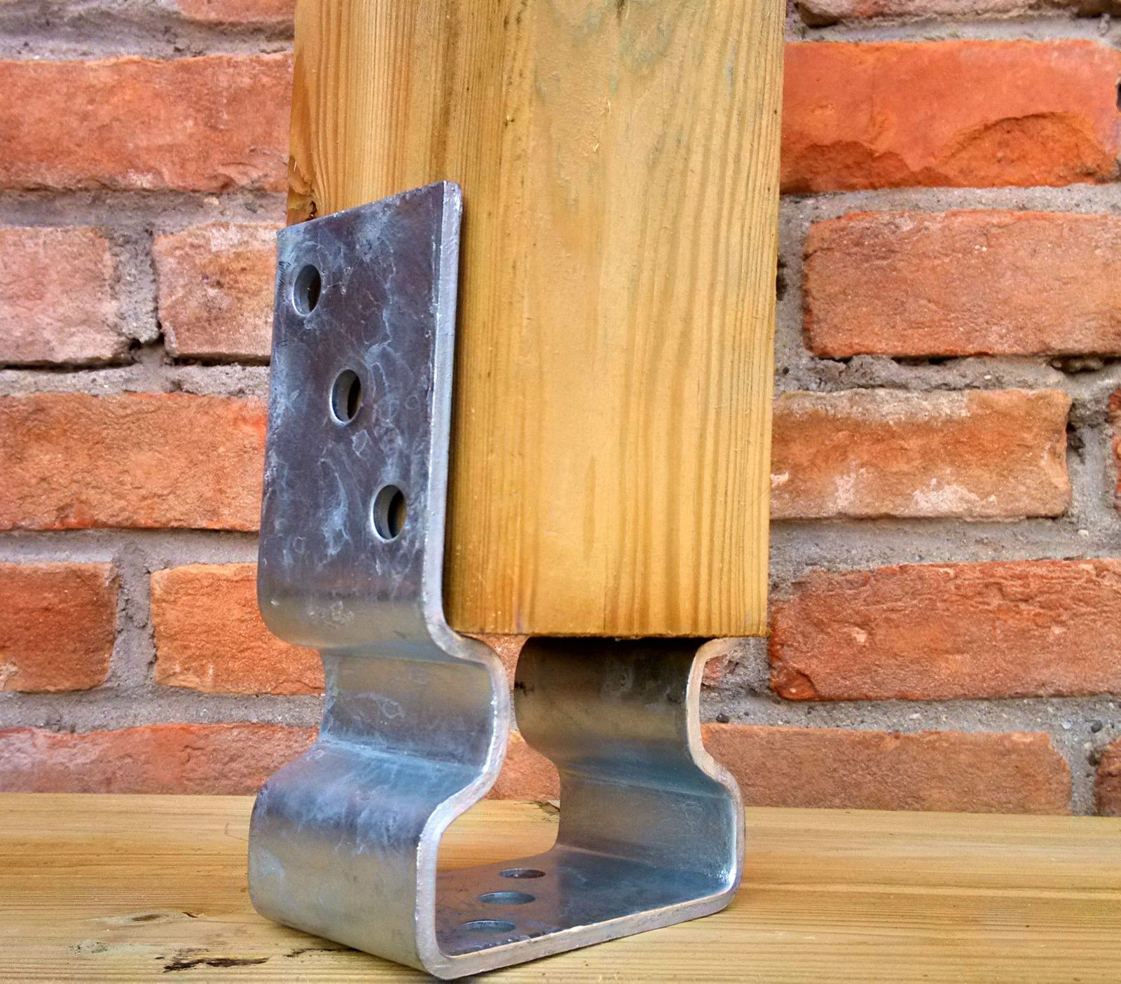 Staffa rialzata per morali in legno, porta pilastro sospeso da terra ...