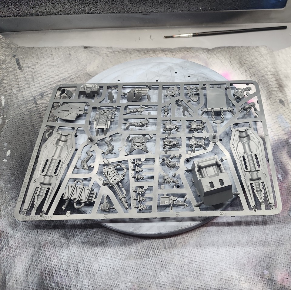 Games Workshop: Imperial Knights Knight Preceptor Canis Rex Sprue New ...