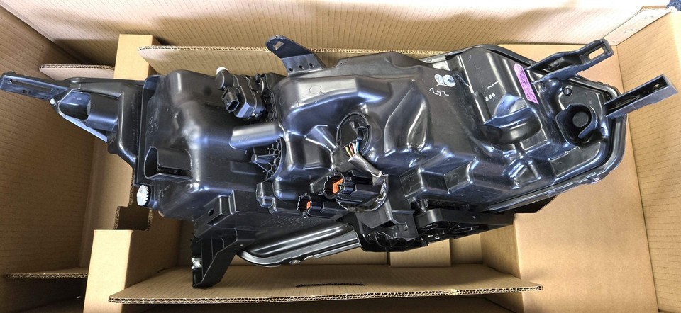 Genuine New Nissan Qashqai Headlight LED Left Side EU 26060HV05B J11 to ...