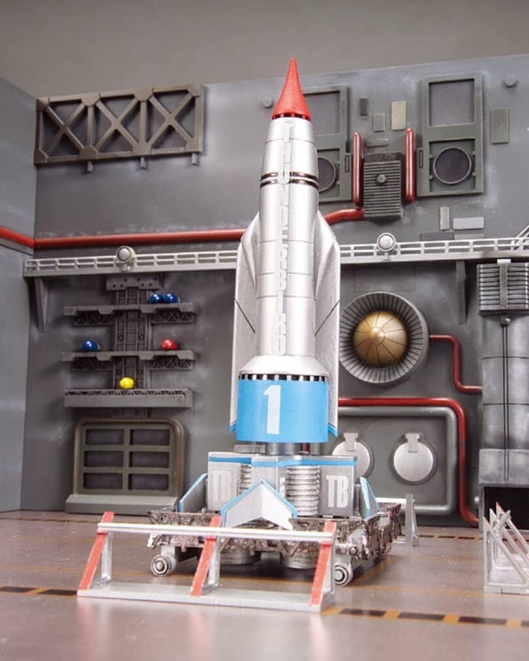 Aoshima 1/350 Thunderbirds No.9 Thunderbird 1 & Launch Base Model Kit ...