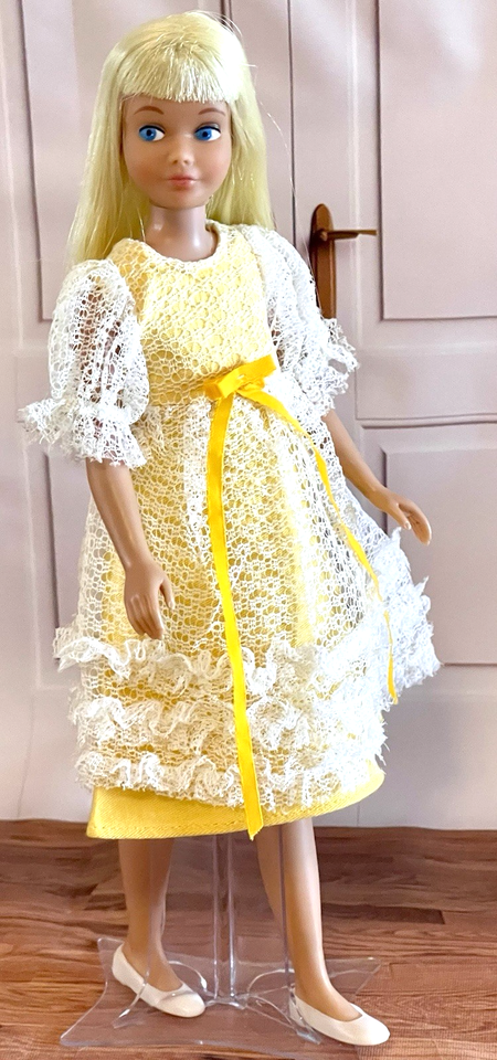 VINTAGE BARBIE LEMON BLONDE SKIPPER DOLL IN EENY MEENY MIDI PRETTY! 💛 ...