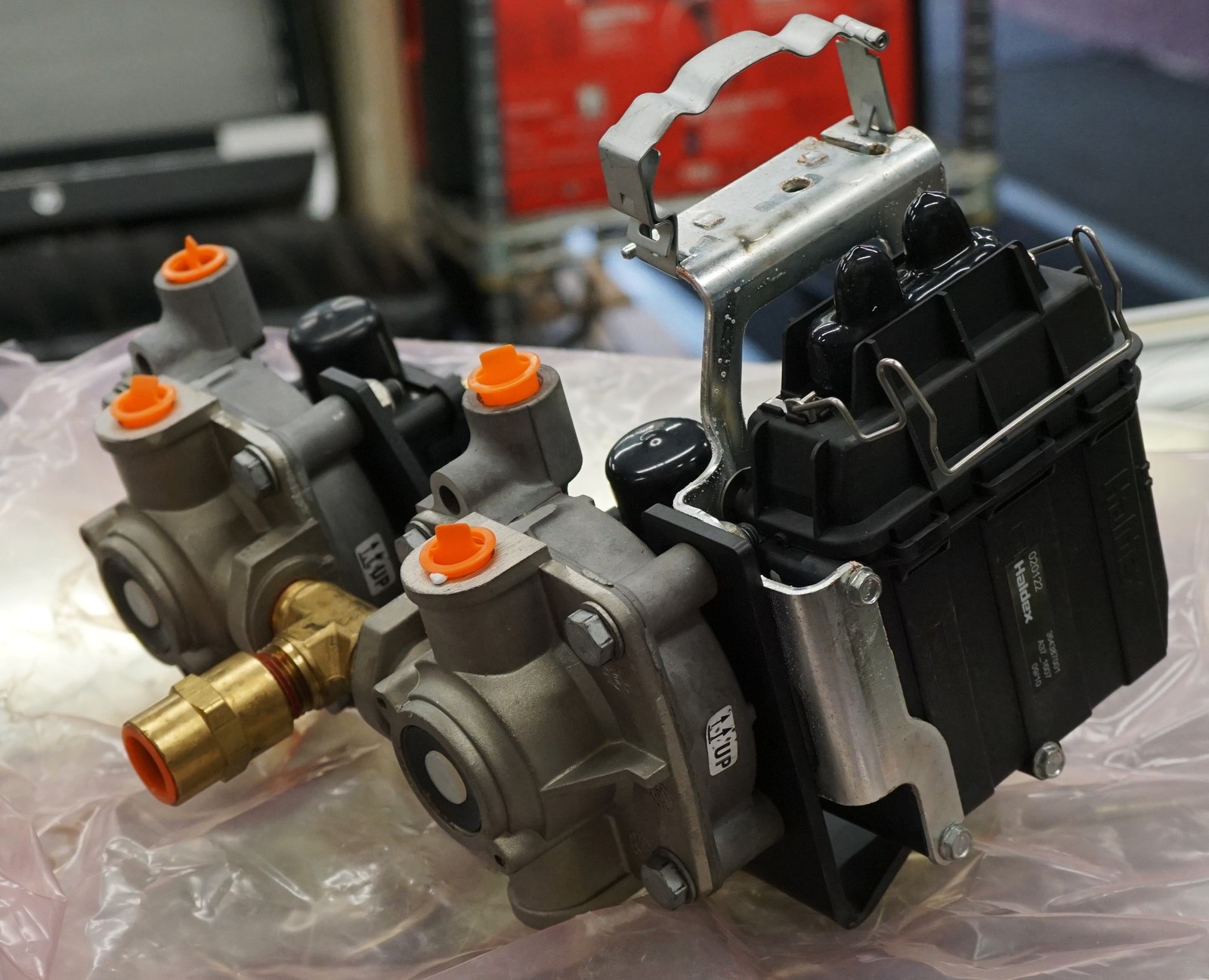 HALDEX N4299 24V MILITARY TRUCK ABS BRAKE ECU & VALVE MK48 LVS 4810-01 ...