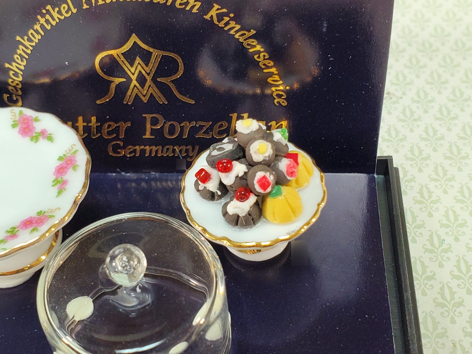 Dollhouse Cake Stand with Lid and Treats Platter Reutter Porcelain 1:12 ...