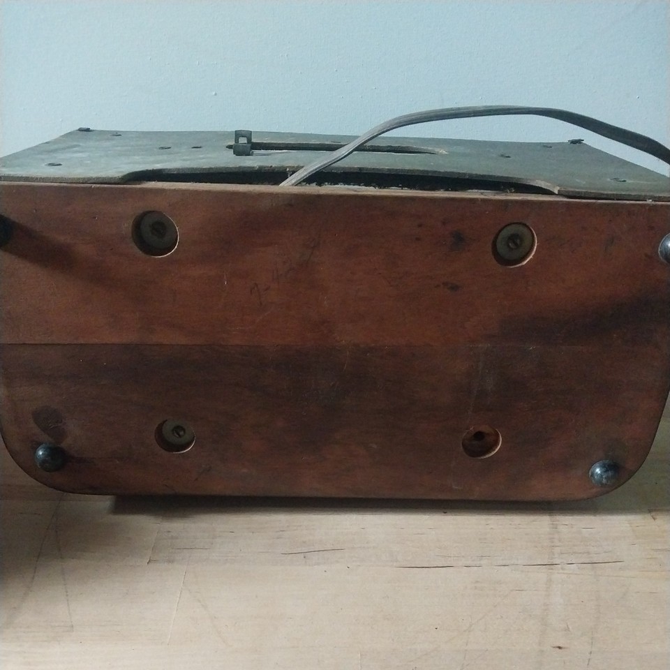 Vintage 1946 Wards Airline Wooden Electric Tube Radio -64WG-1801 Works ...