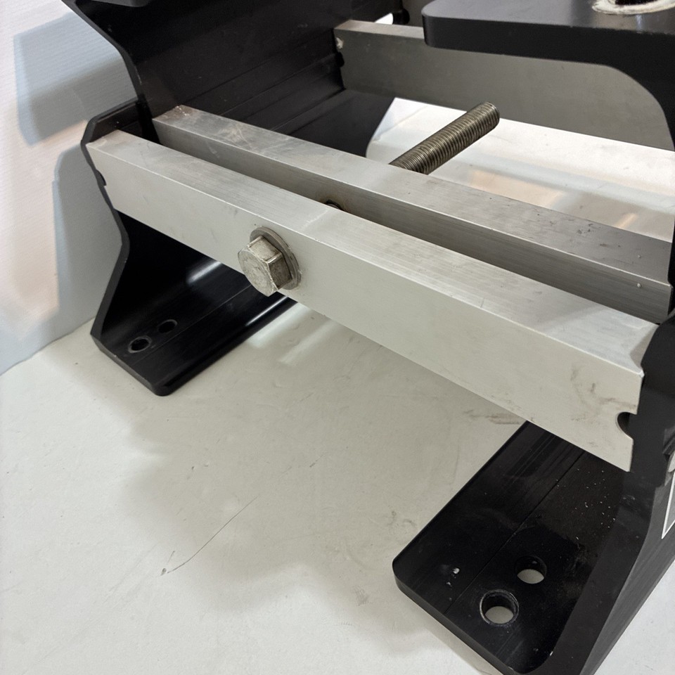 Seastar Manual Jack Plate w/ Side Locks Engines Up to 300 HP, 585 lbs ...