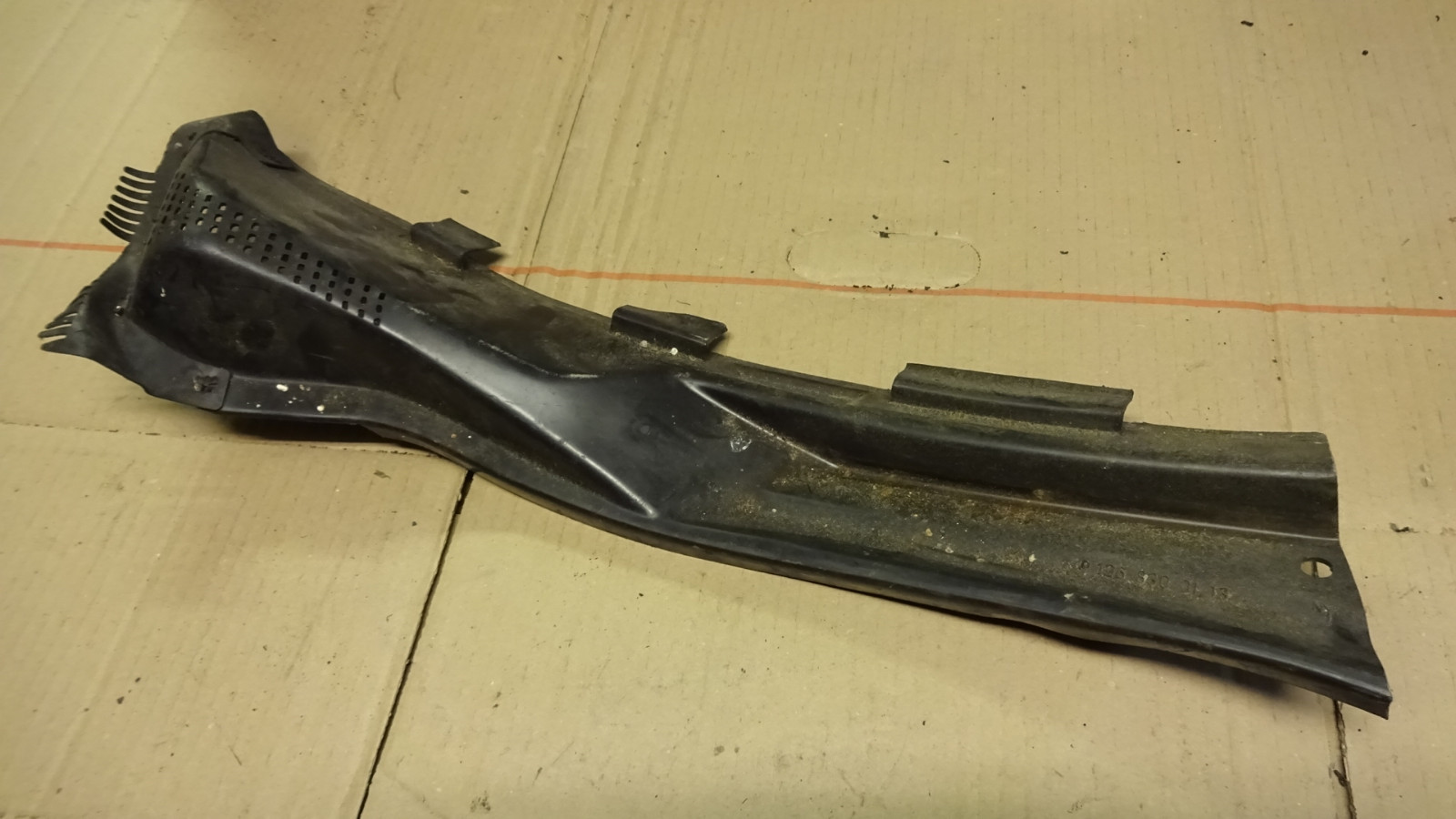 (11) Mercedes 500 SE W126 Serie 1 Wasserkasten 1268300113 Abdeckung ...
