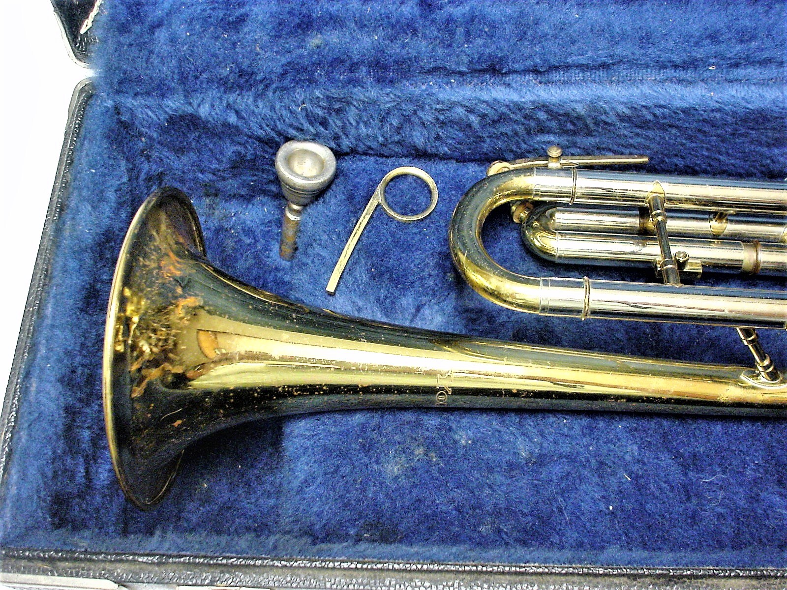 VINTAGE YORK TRUMPET, ORIGINAL CASE AND VINTAGE MOUTHPIECE REDUCED ...