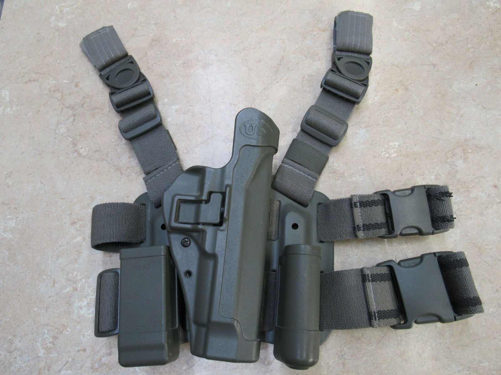 Blackhawk Drop Leg Holster & Panel W/ Serpa 92F Magazine & Flashlight ...