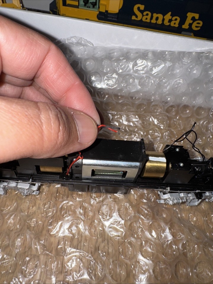 Genesis Ho Santa Fe GP50 Phase 2 3853 Locomotive Kit Need Assembling | eBay