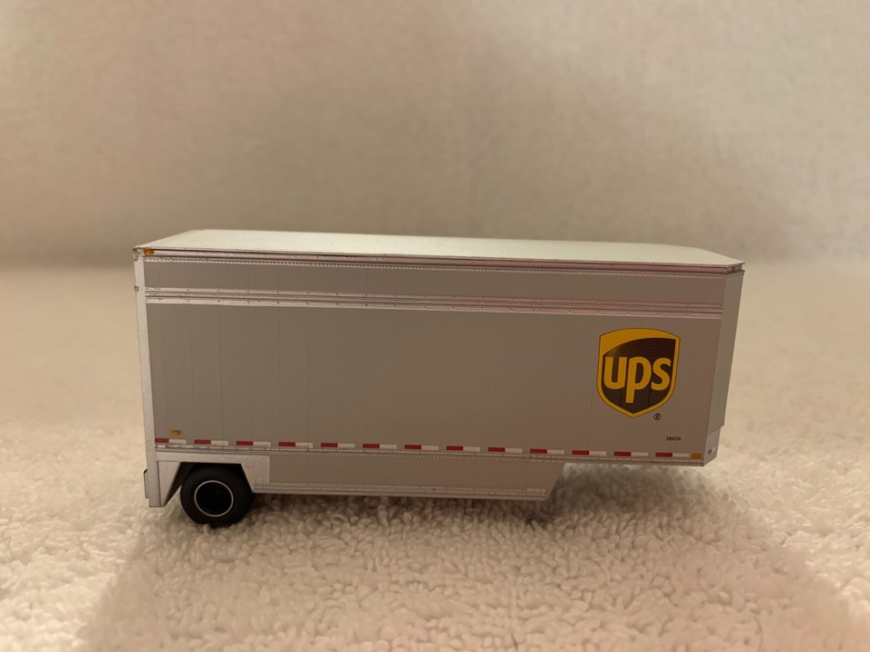 Athearn HO Scale UPS 28' & 40' Containers and Trailers each sold ...