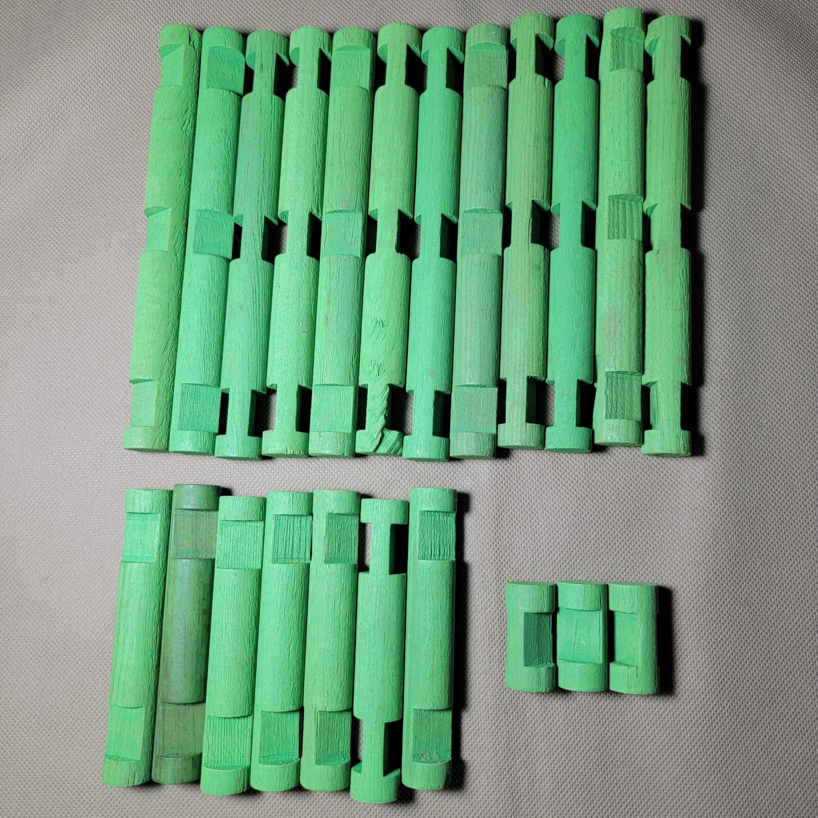 22 Wood Lincoln Logs Twelve 3-Notch, Seven 2-Notch, & Three 1-Notch ...