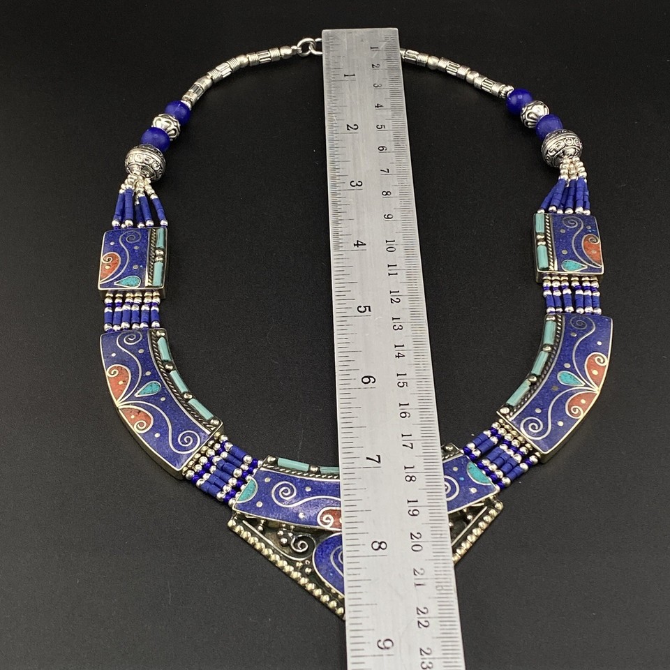 Traditional Tibetan style, with the use of geometric shapes Multicolour ...