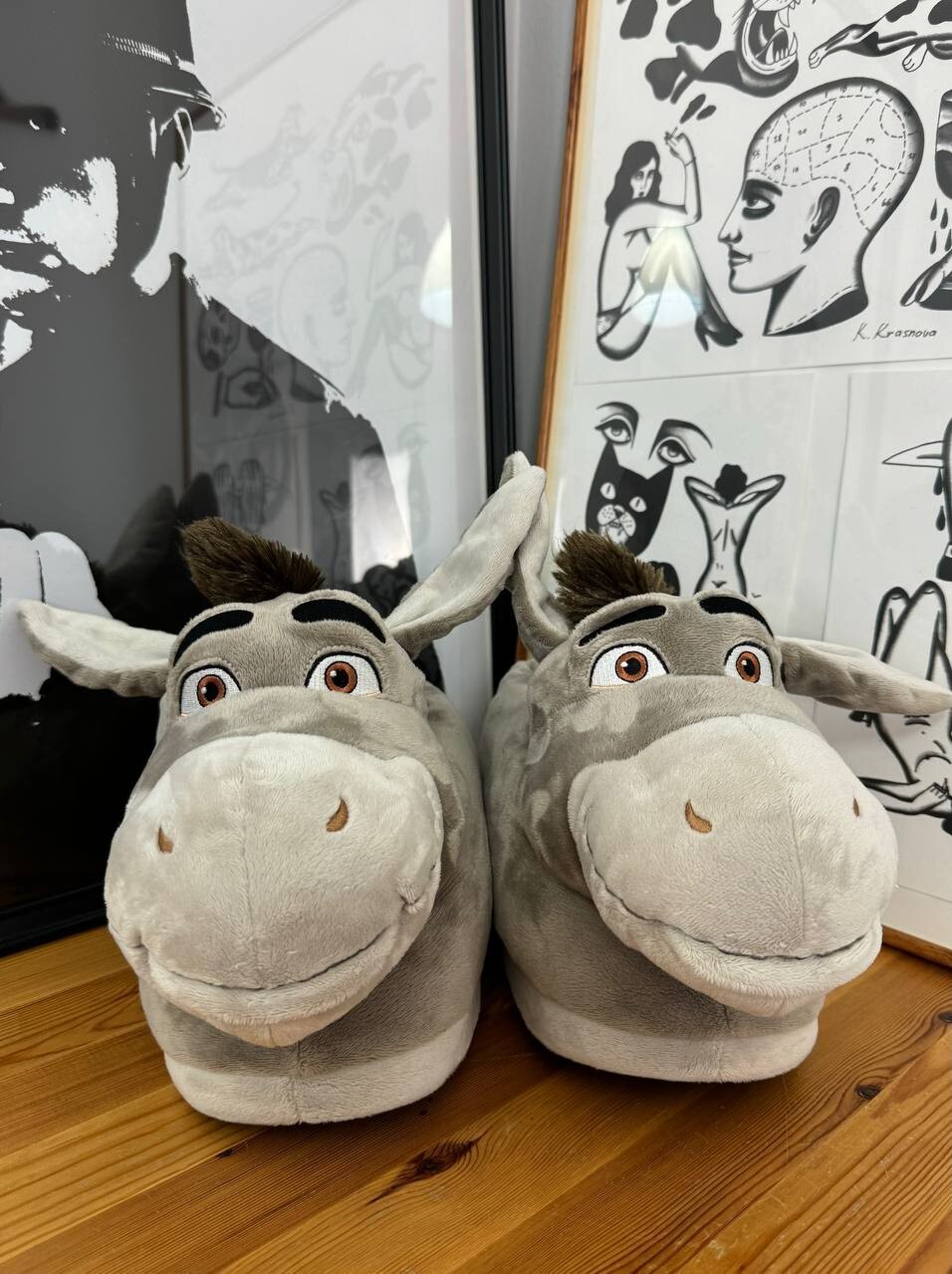 DreamWorks Shrek Donkey Slippers Happy Feet - Gem