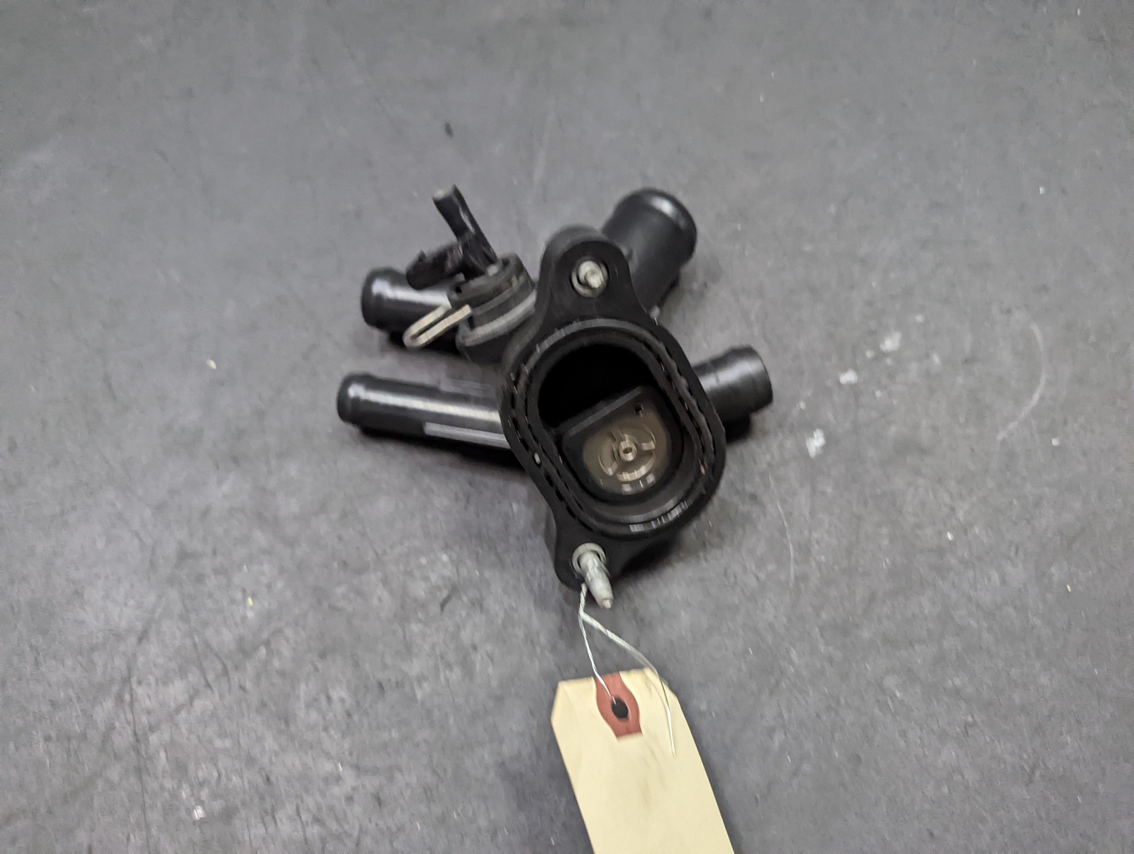 Engine Coolant Water Outlet Flange 2022 Chevrolet Equinox 12707589 2018 ...