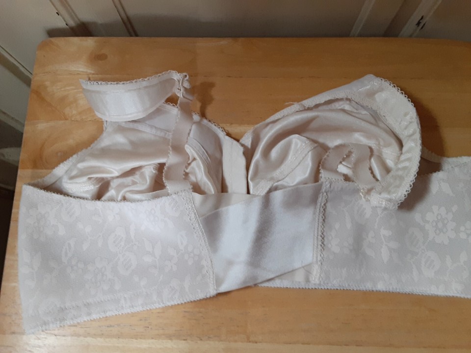 Playtex Woman's Front Close Wire-Free Bra Size 44C | eBay