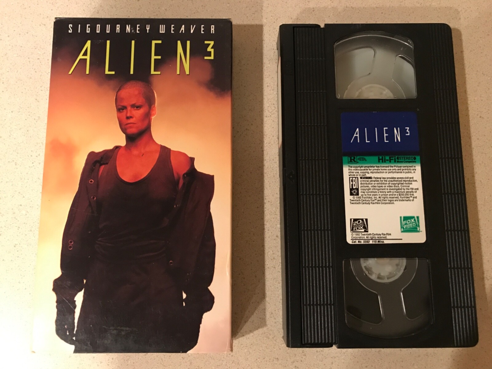 Alien 3 (VHS, 1992) Sigourney Weaver, Charles S. Dutton, Lance ...
