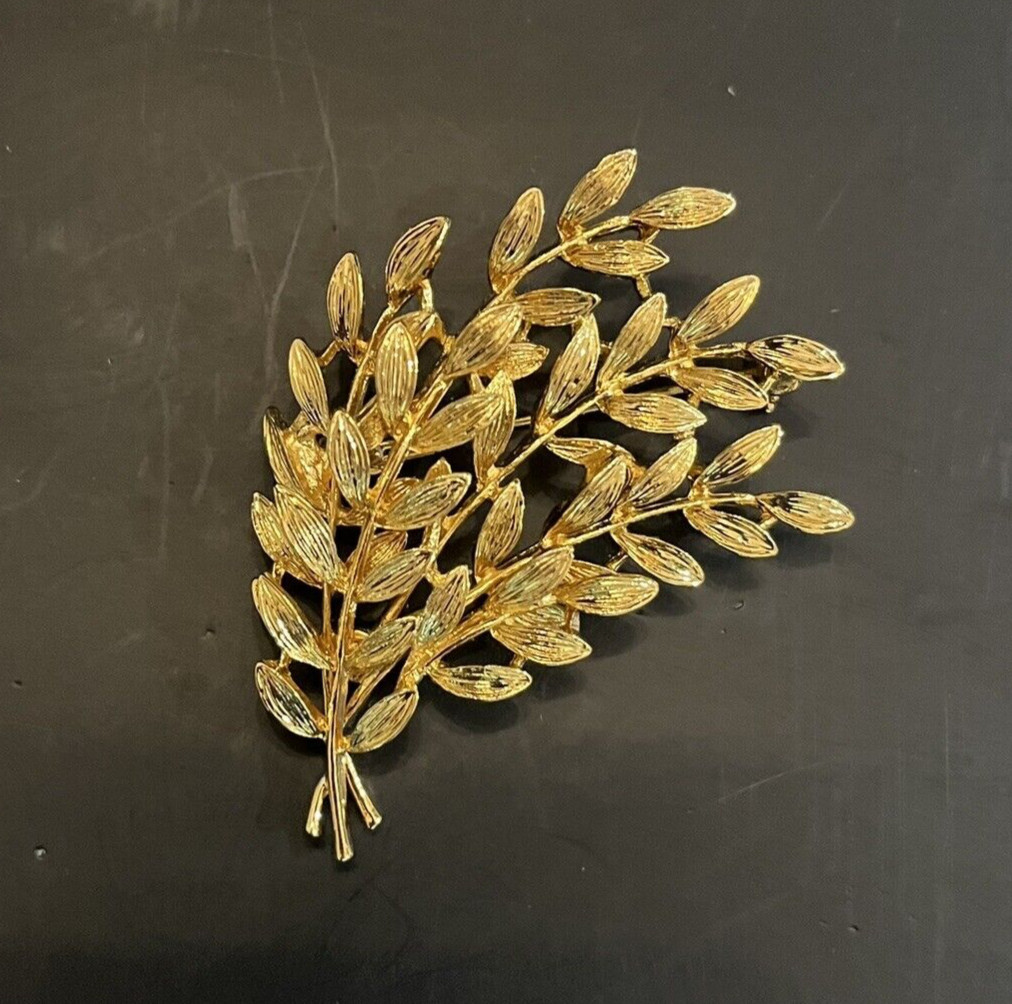Gorgeous gold tone broach, tiny leaves etched on bran… - Gem