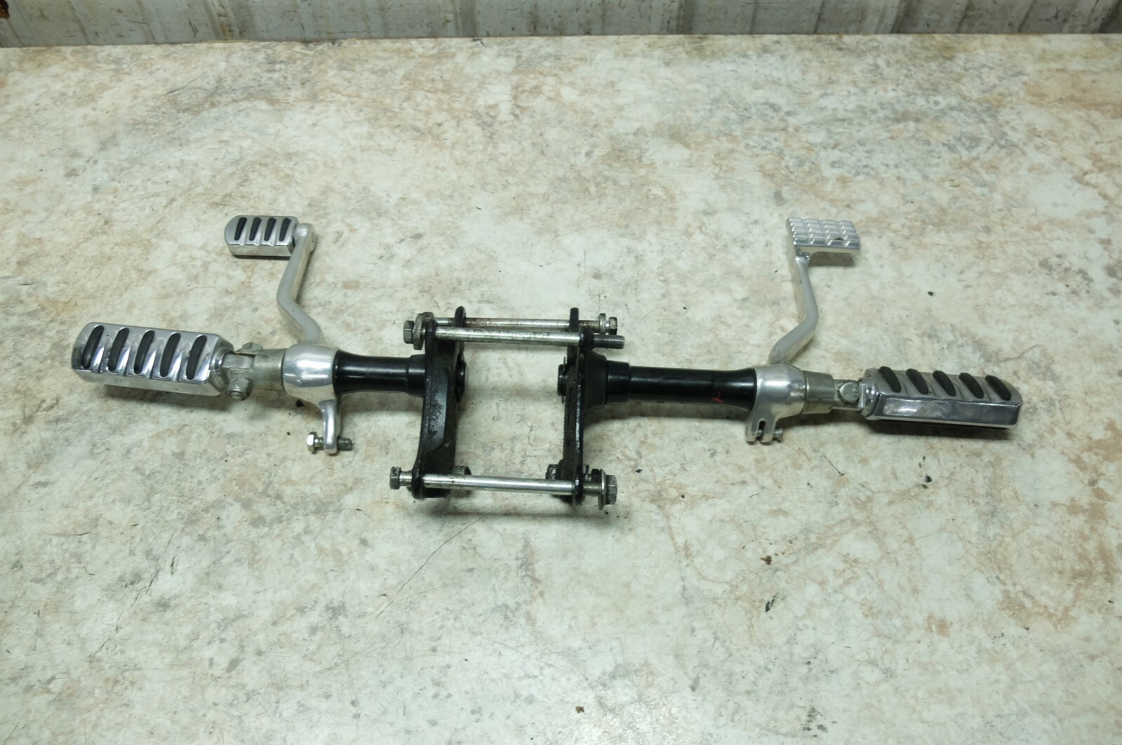 00 Harley Davidson Sportster XL 883 front foot rest pegs mount pedals ...