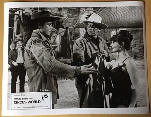 John Wayne CIRCUS WORLD Claudia Cardinale Pressefoto #85 | eBay
