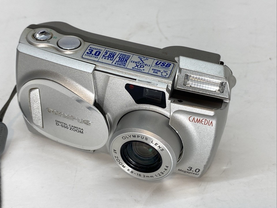 Olympus D-550 Zoom Camedia 3MP Digital Camera Powers on No Further ...