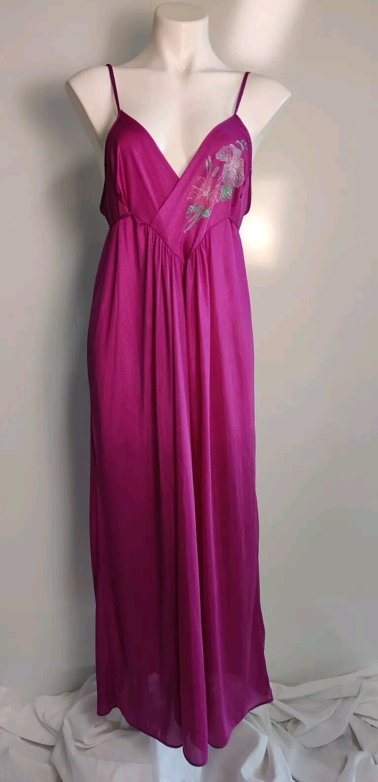 Vintage Fit Rite Lingerie Sexy Maxi Gown Women's Plun… - Gem